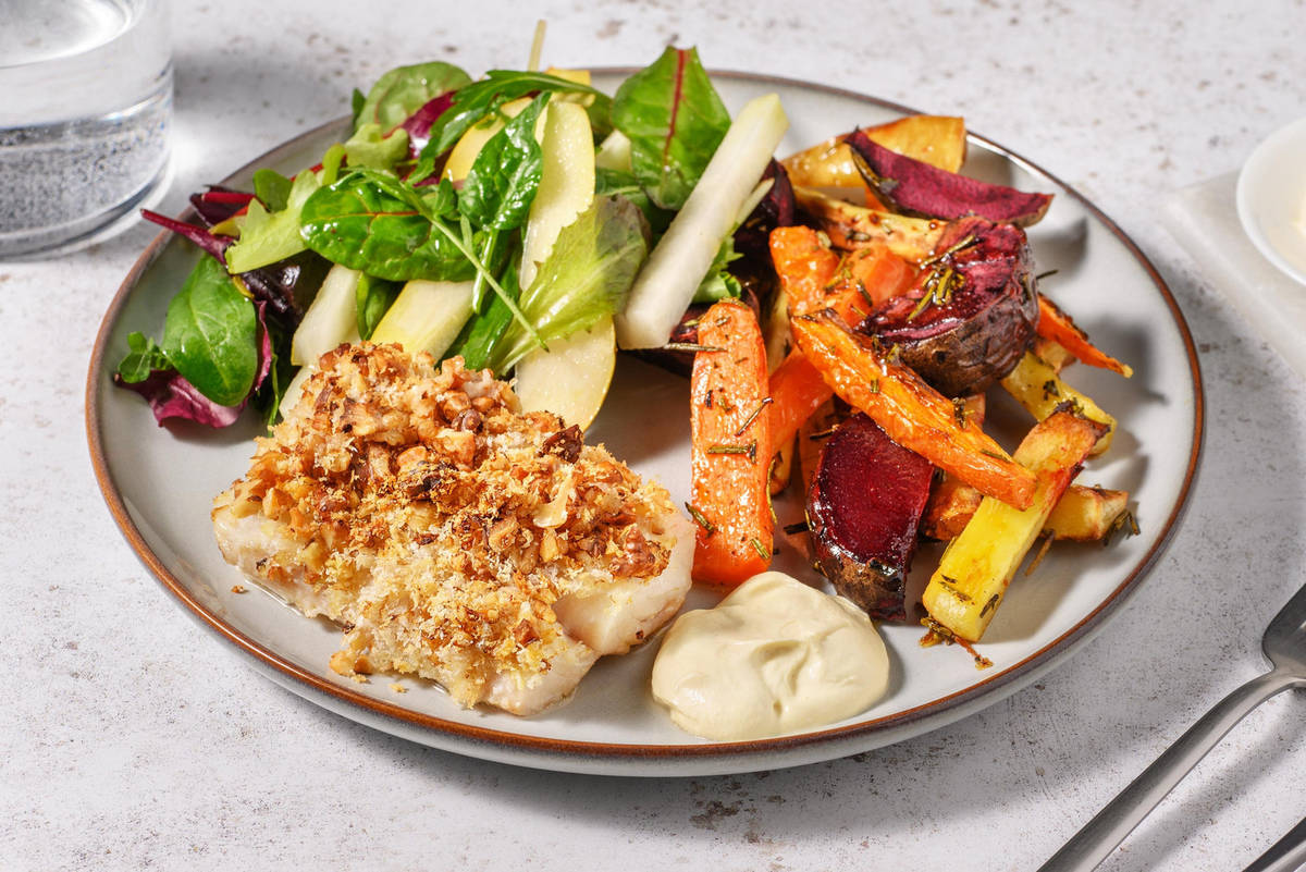 Pangasius in Walnuss-Haube Rezept | HelloFresh