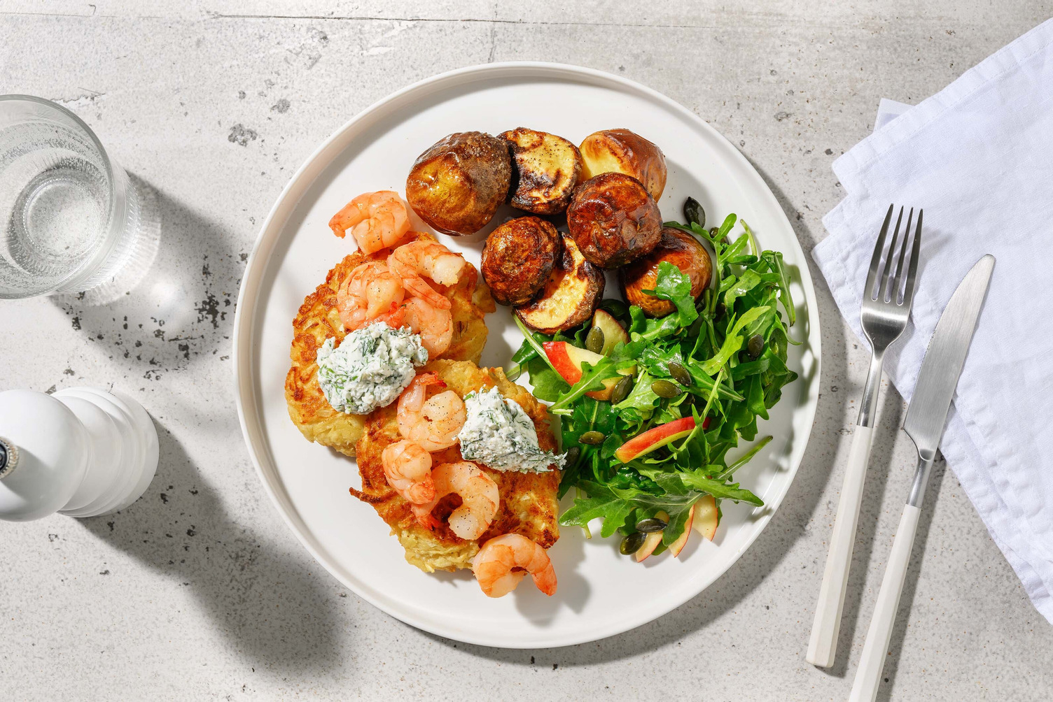 Celeriac rostis and shrimp med laks | HelloFresh