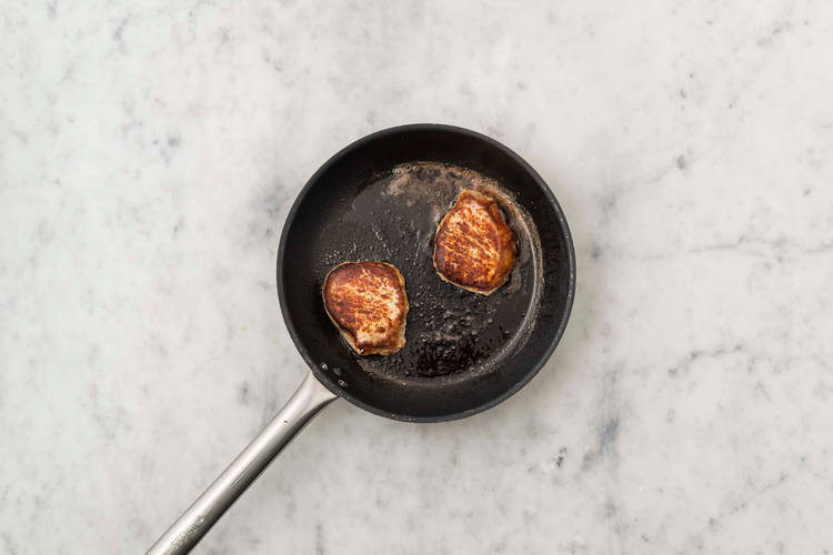 Varkensoester met aardbei-balsamicosaus Recept | HelloFresh