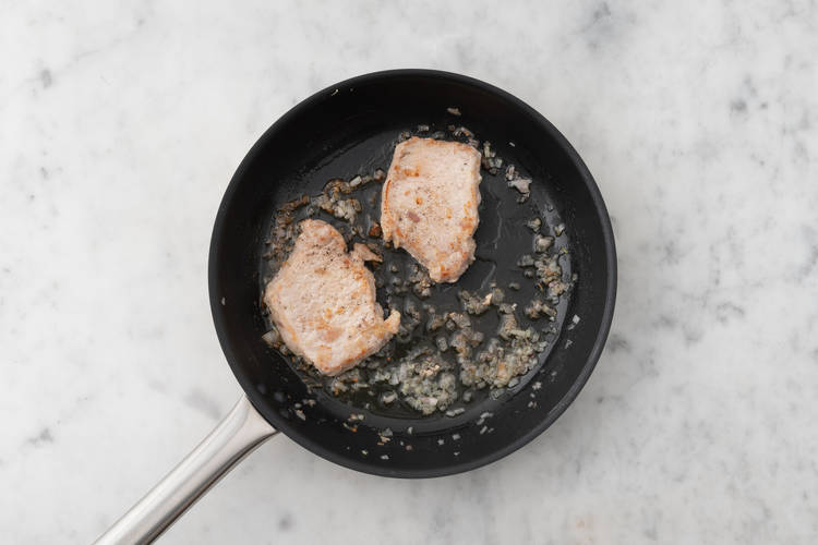 Varkensoester met zelfgemaakte saus Recept | HelloFresh