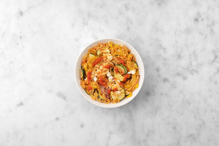 Witte kaas uit de oven met orzo Recept | HelloFresh