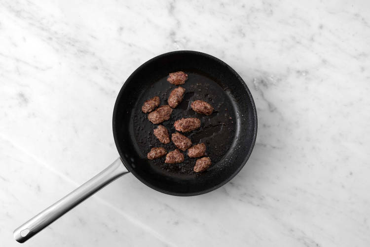 Greek Style Kofta mit Bio-Rinderhack in Naan Rezept | HelloFresh