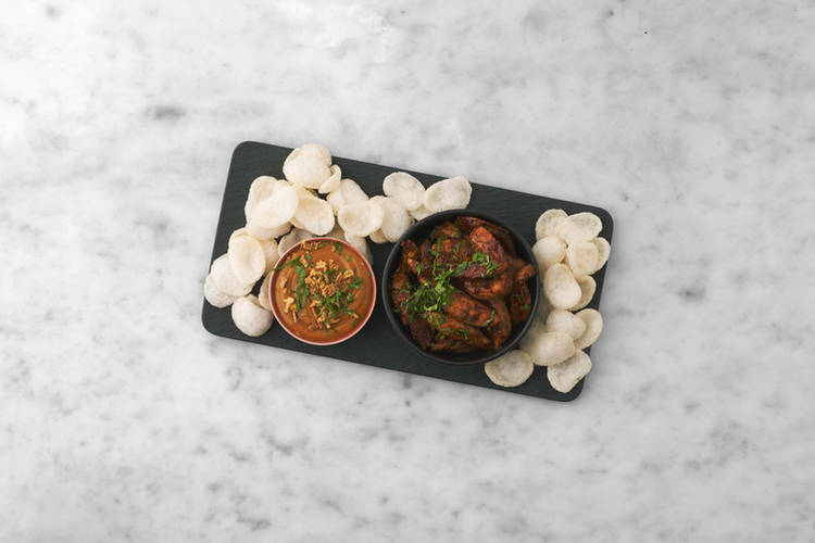 Kipsaté zonder stokjes met kroepoek Recept | HelloFresh