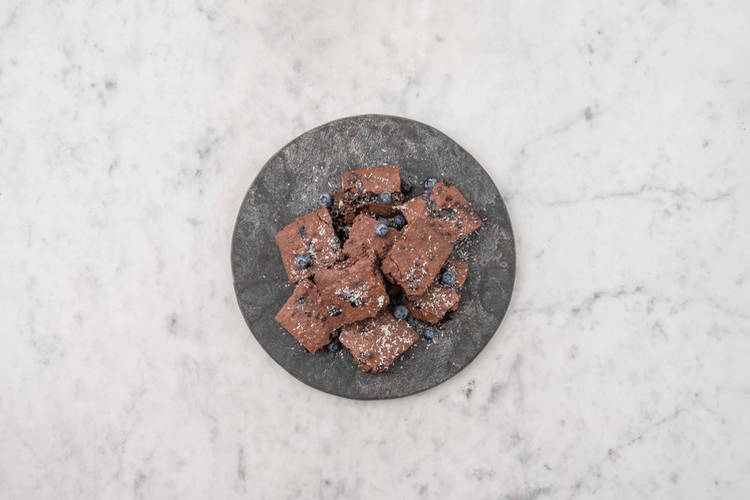 Chocoladebrownies met blauwe bessen Recept | HelloFresh