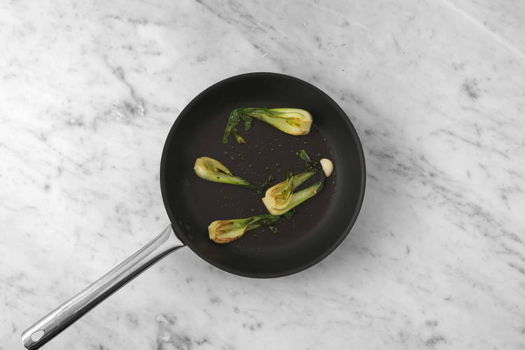 Poke alle mazzancolle marinate al lime e pak choi | HelloFresh