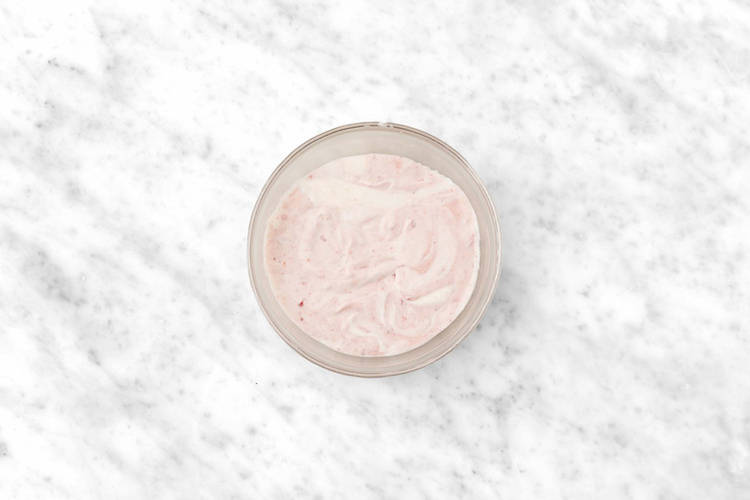 Griekse yoghurtparfaits met verse blauwe bessen Recept | HelloFresh