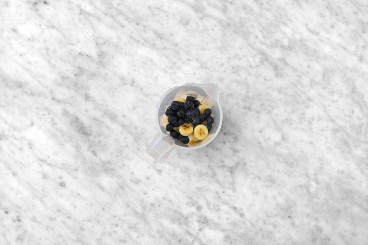 Blauwe bessen smoothiebowl Recept | HelloFresh