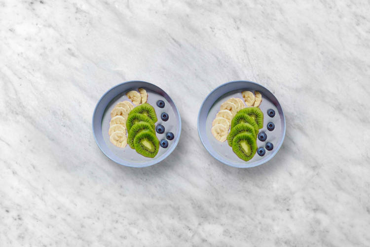 Blauwe bessen smoothiebowl Recept | HelloFresh