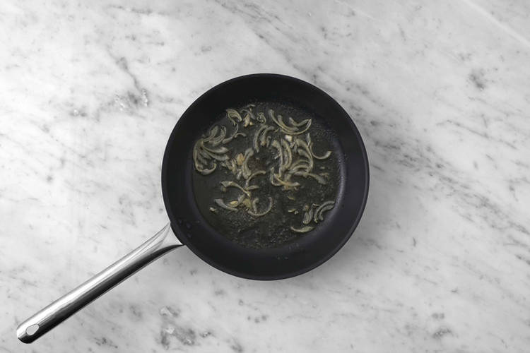 Schweinelachssteak mit Brokkoli Rezept | HelloFresh